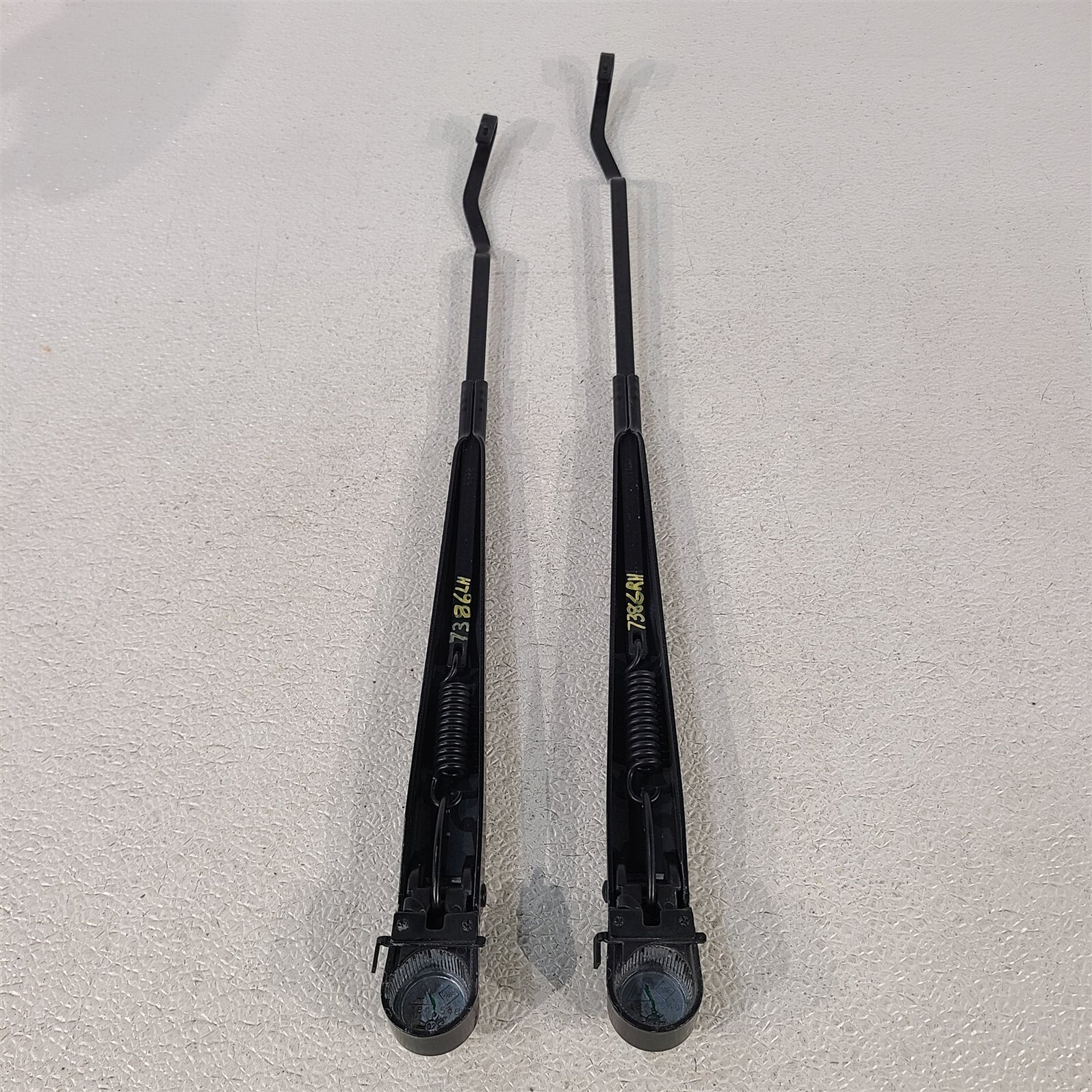 99-04 Ford Mustang Gt Cobra Windshield Wiper Arms Aa7386 — AESCORVETTEPARTS