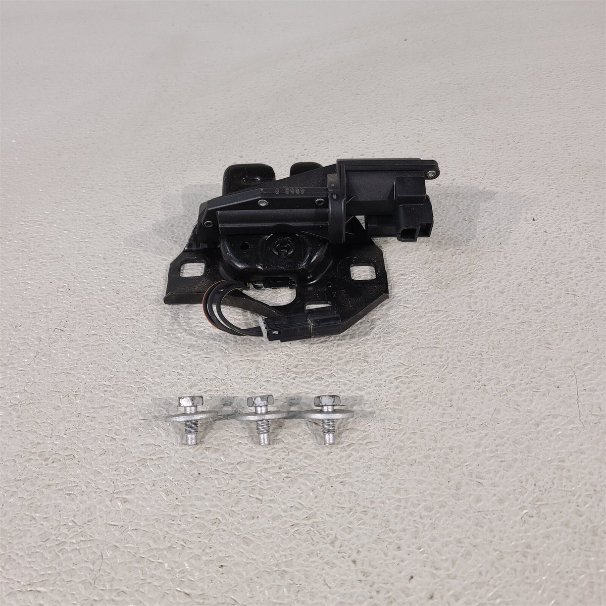 93-96 Camaro Z28 Trunk Hatch Latch Lock Actuator Aa7335 — AESCORVETTEPARTS