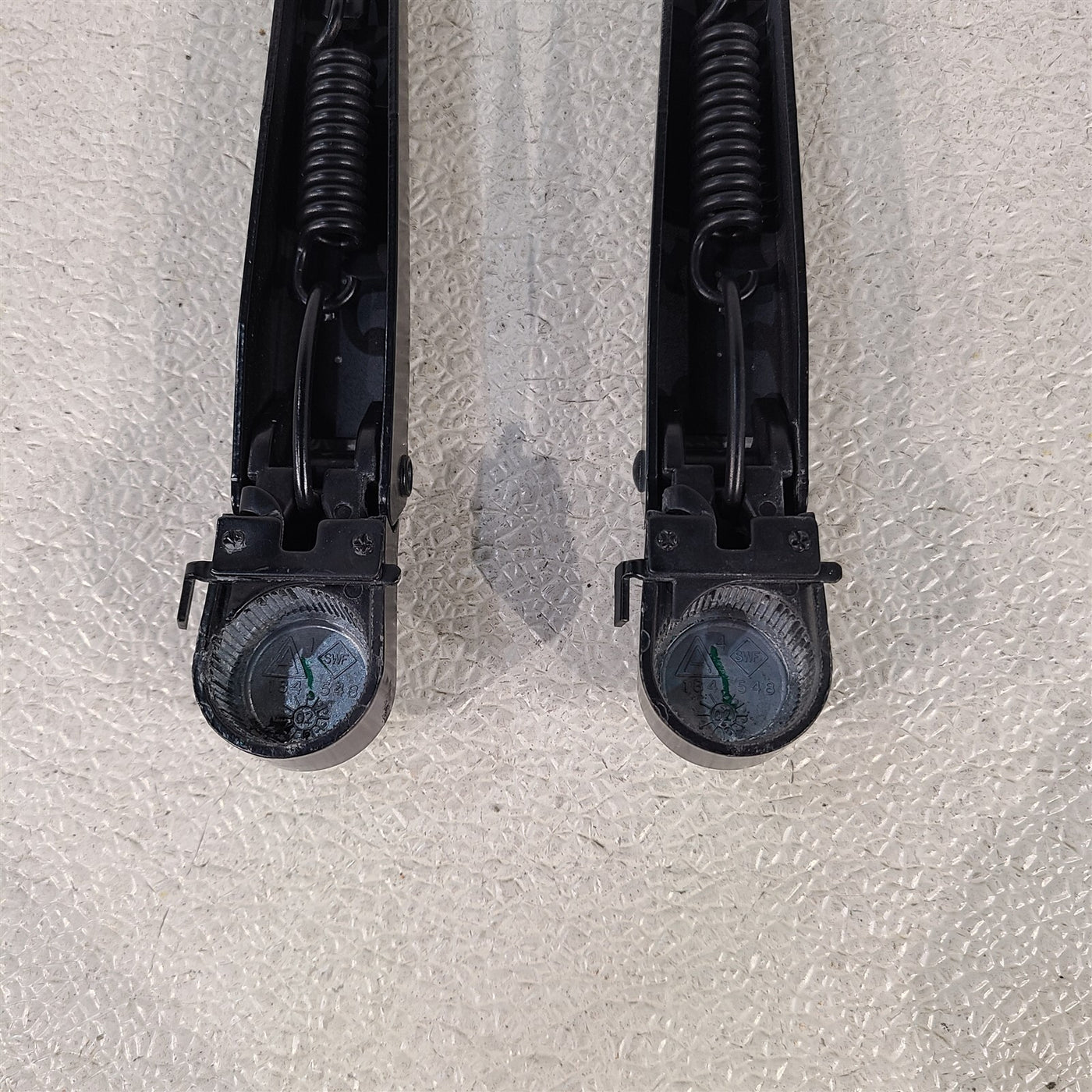 99-04 Ford Mustang Gt Cobra Windshield Wiper Arms Aa7386 — AESCORVETTEPARTS