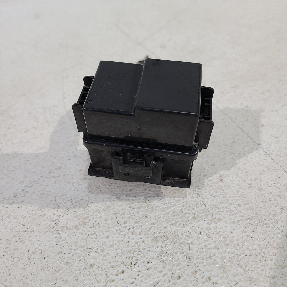 03-04 Mustang Mach 1 Aux Relay Box Block Auxiliary Aa7147 ...