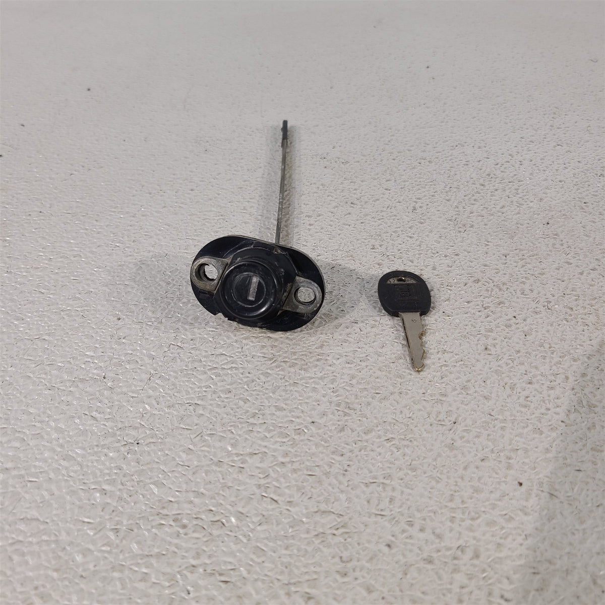 98-02 Camaro Z28 Rear Trunk Hatch Lock Cylinder W/ Key Aa7363 ...