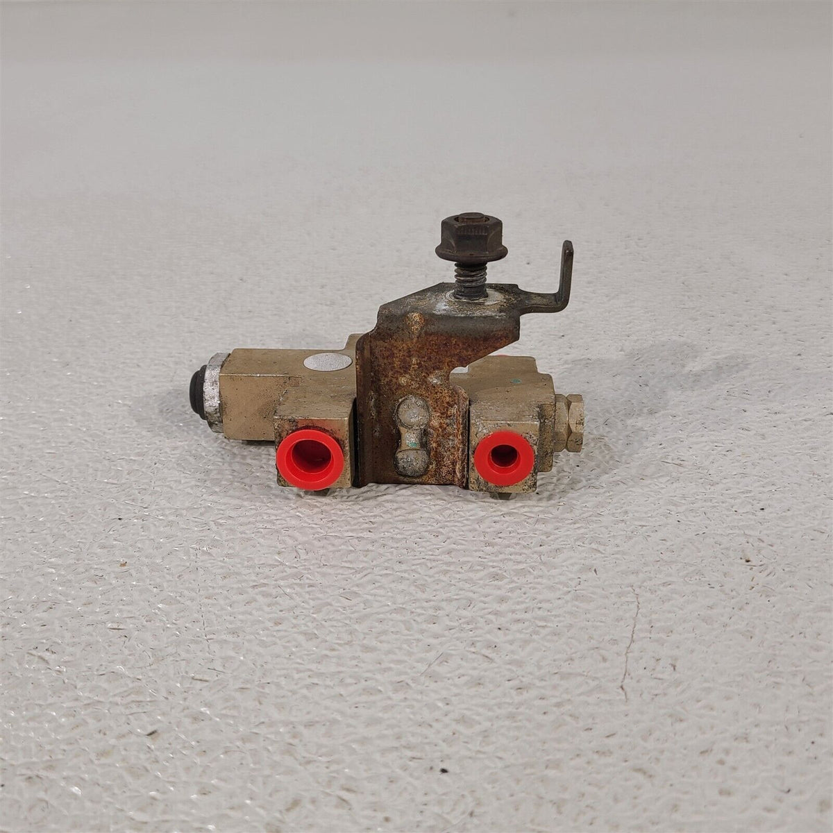 99-04 Mustang Gt Brake Proportioning Valve Oem Aa7307 — AESCORVETTEPARTS